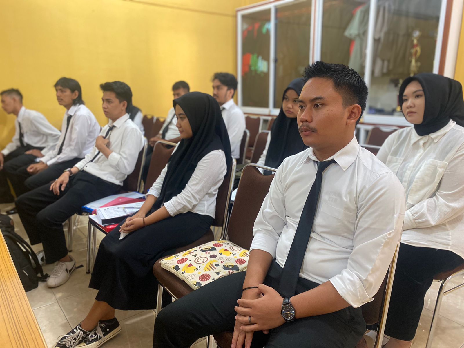 Sepuluh Peserta Seminar Proposal dibuka langsung oleh Wakil Dekan I Dr ...