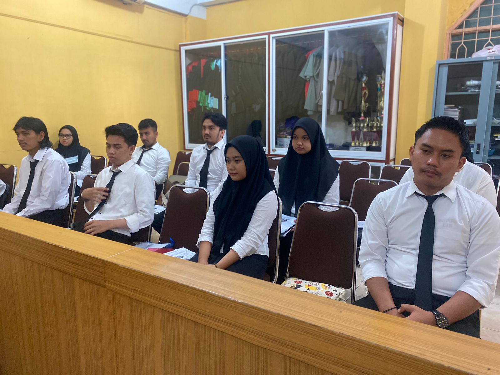 Sepuluh Peserta Seminar Proposal dibuka langsung oleh Wakil Dekan I Dr ...