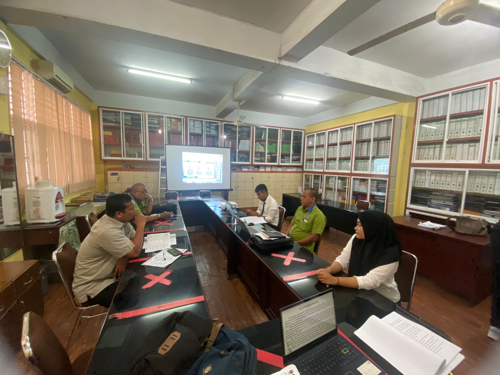 Sepuluh Peserta Seminar Proposal dibuka langsung oleh Wakil Dekan I Dr ...