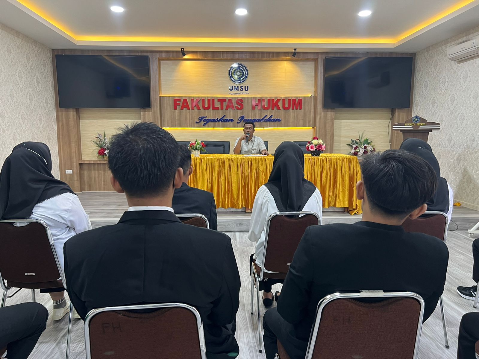Sepuluh Peserta Sidang Meja Hijau Fakultas Hukum UMSU dibuka langsung ...