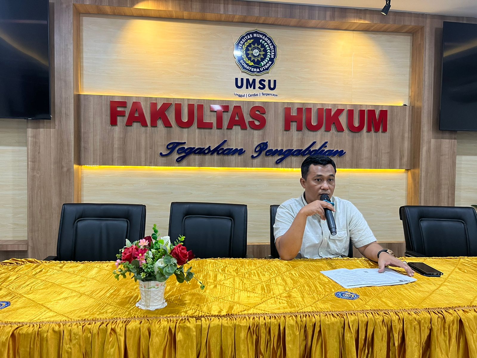 Sepuluh Peserta Sidang Meja Hijau Fakultas Hukum UMSU dibuka langsung ...